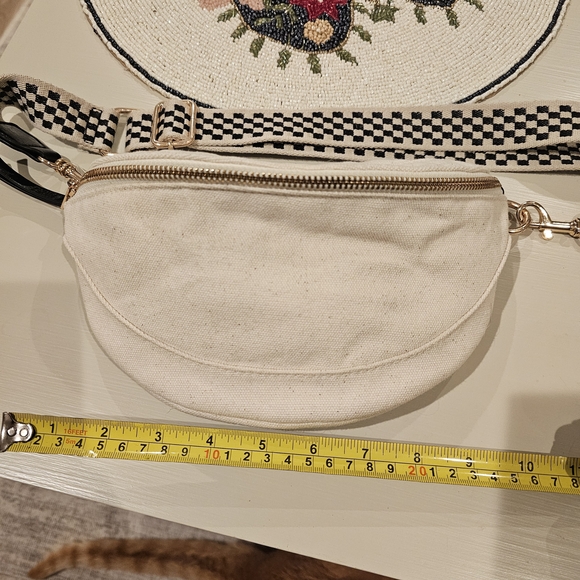 Universal Thread | Bags | Universal Thread Cream Crossbody Bag | Poshmark
